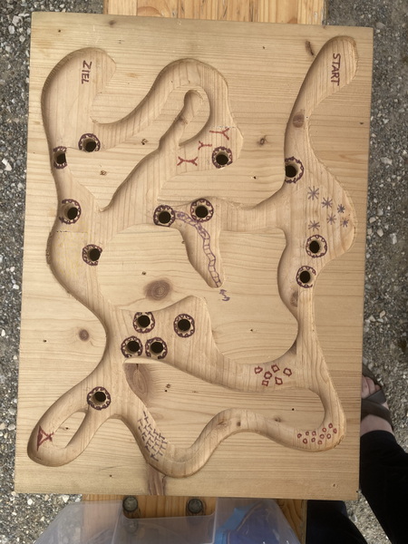 Höhlenspiele / Spiele und Höhle